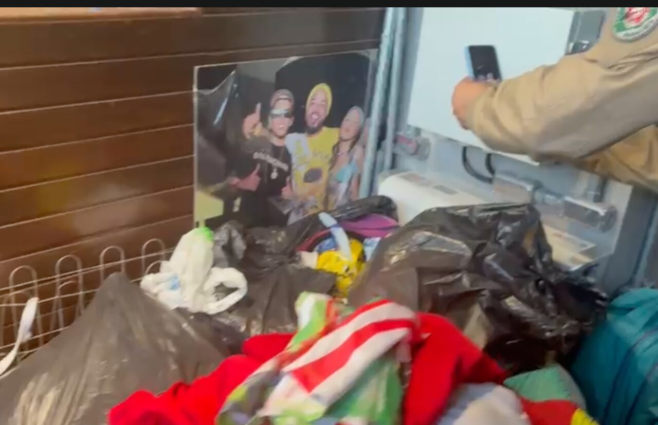 Polícia cumpre mandados na casa de Hytalo Santos; veja imagens – Wallison Bezerra